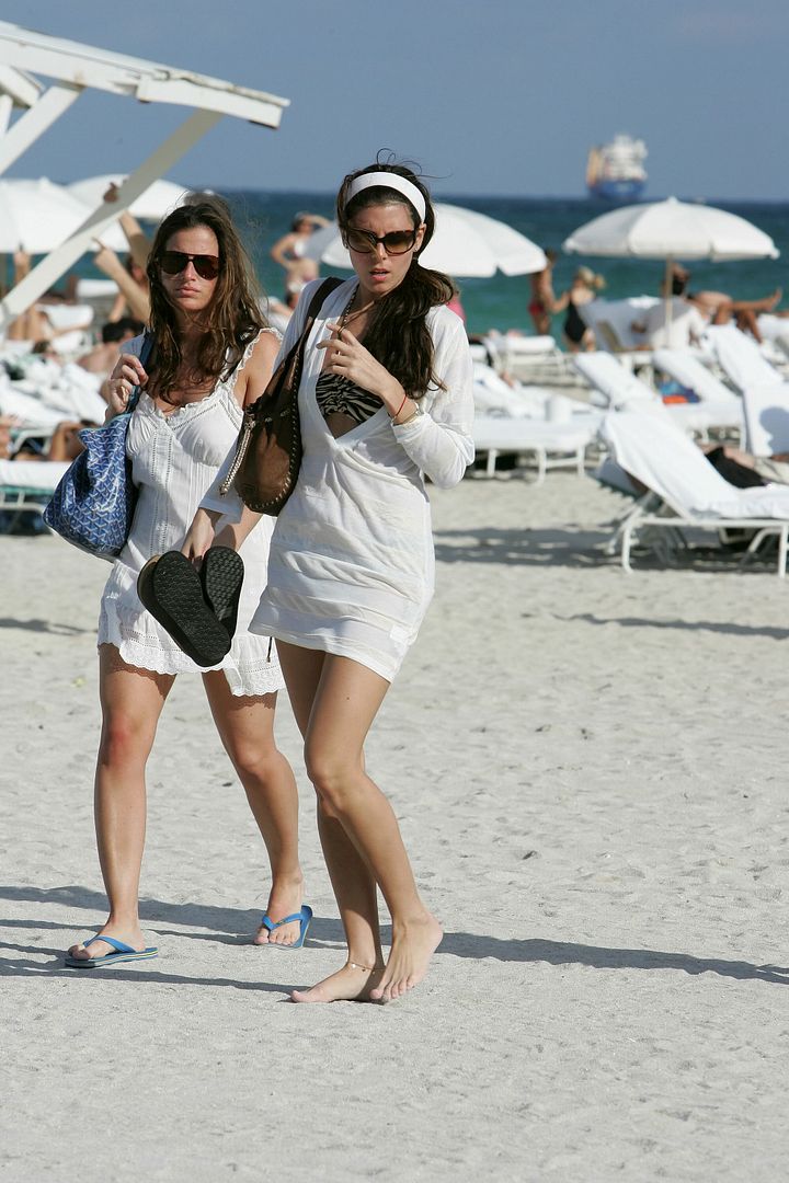 Celebrity Paparazzi Bikini Jamie Lynn Sigler